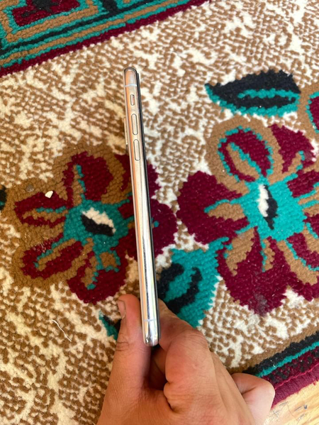 iphone xs  tinniq holatda
