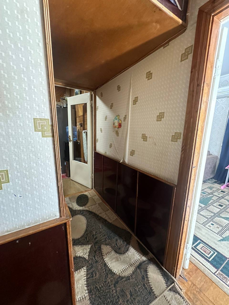Продаётся своя квартира 2-х переделанная в 3-х