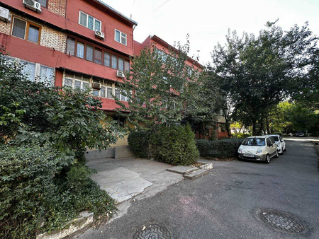 2/3/4 на ул.Паркент ( Ген.Петрова ) ор-р Овир и школа 148, 77 серия