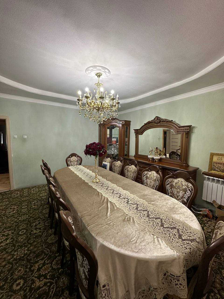Drujba. Kvartira 4.xona 100.kvm. SROCHNO!!!