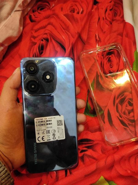 Tecno Spark 10C 128gb 4+4 operativka