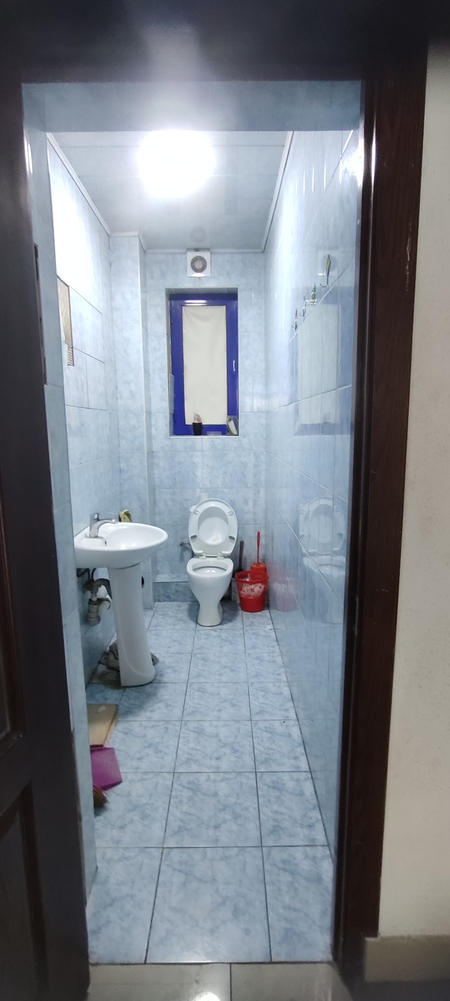 Arenda 67kvadrat Algaritm Avtosalon oldida 1-linyada yo\\\'lli yuzasida