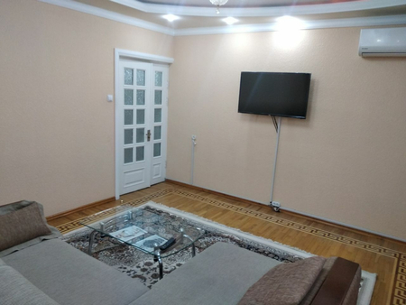 Сдаю 3 комнатная евро квартира со всеми удобствами на метро Шахристон.