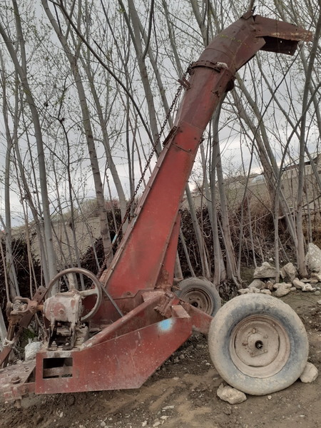Traktor va kir birgalikda sotiladi