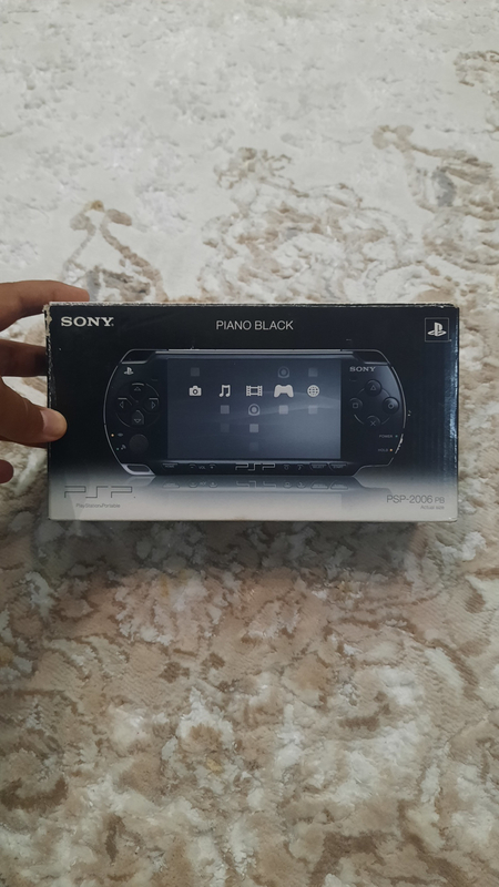 Sony PSP 2000 модель.