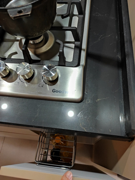 Срочно продаю готовую встроенный кухонный гарнитур со всей техникой.
