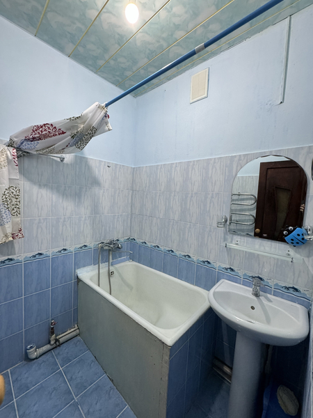 Квартира Чиланзар Ц кв, 2 комнатный переделено 3х ком, 2-этаж