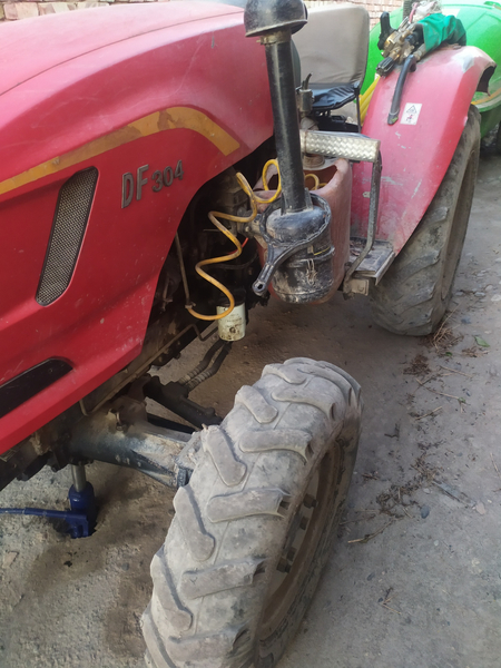Traktor DongFeng 304