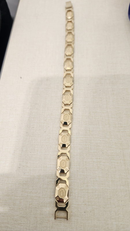 Золотой браслет в стиле Cartier