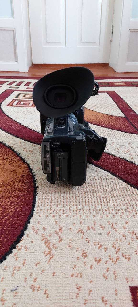 Sony AX2000E yaxshi xolatda sotiladi