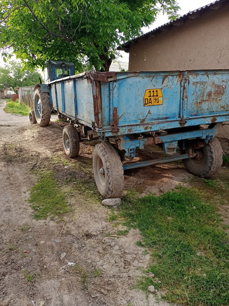 T 28 traktor tayyor ishlab turibdi