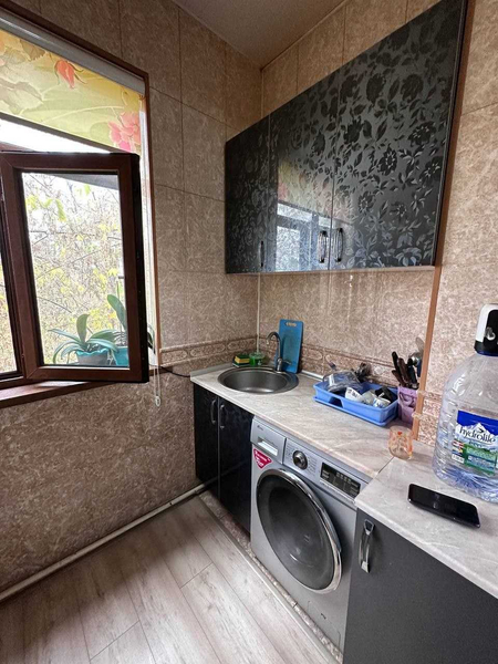 ул.Ш.Руставели Школа№ 160 3-комнатная 3/3 70 м² ремонт выс.пот