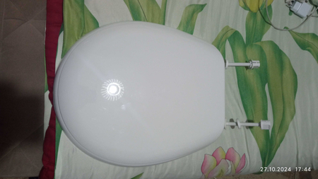 продаю ободок для унитаза.