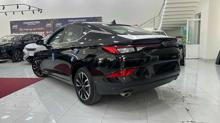 JAC J7 LiftBack 1,5 Turbo motor Full Tayyor 30% bilan kredit bor! 2024