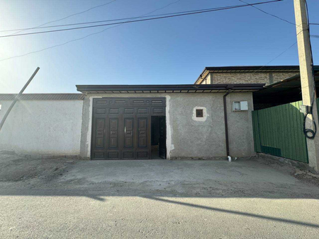 10 sotiqli 2 qavatli karobka holatdagi hovli sotiladi.