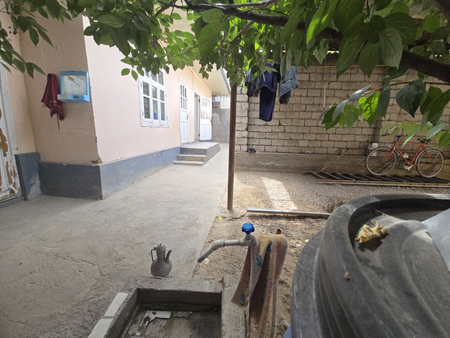 Yan bozorda 5munutli yolda jolawkan xama waroyiti bo 4 sotik