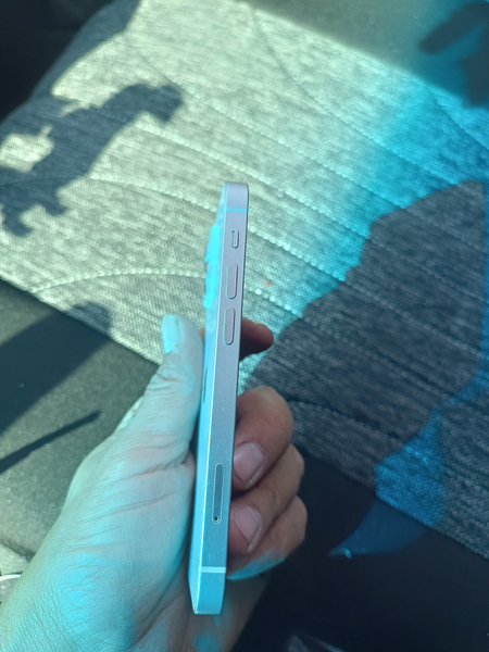 iPhone 13 mini 128 gb region LL/A holati idiyal umuman qirilgan joyi y