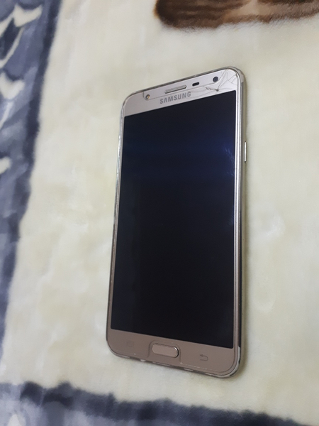 Samsung Galaxy  J7
