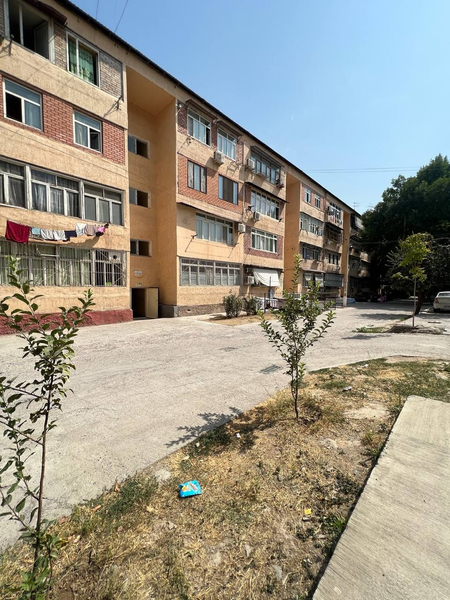 Продаётся Срочно квартира 3х комнатная, Алмазарский, Каракамиш 2/4
