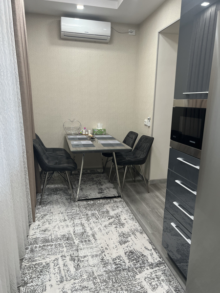 Сдам 2 комнатную высокопотолочку, 70 кв.м на Торговом центре Чиланзар