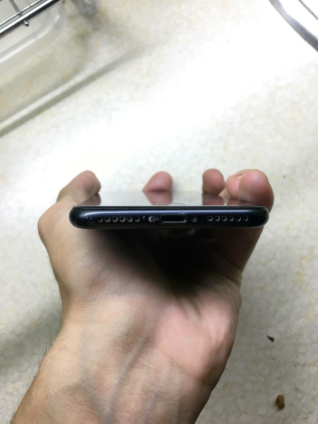 Iphone se 2 qora