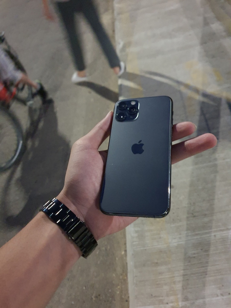 Iphone 11 pro qora rang