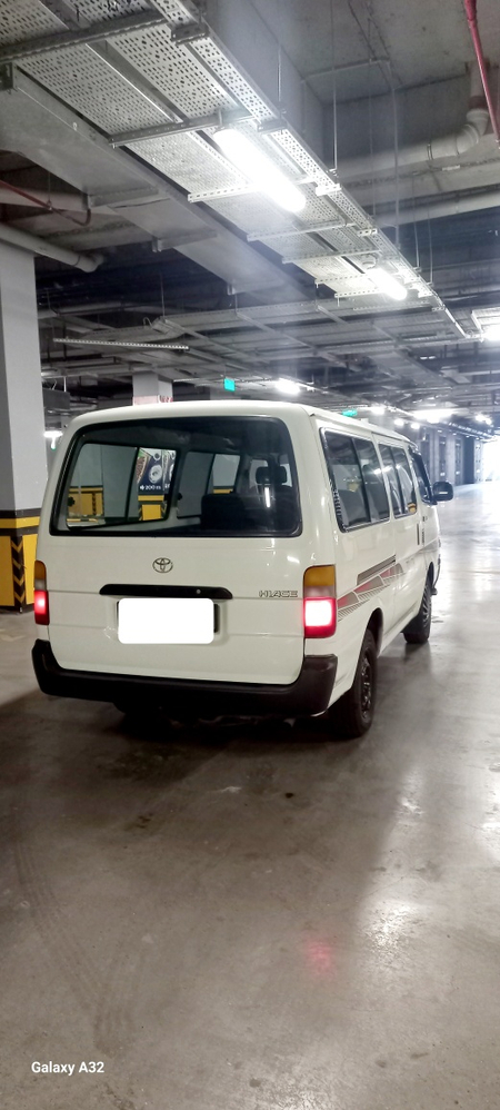 Toyota Hiace mikroavtobus