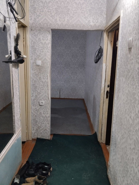 Квартира сотилади 2/4/4 балкон 1*5×6 ТТЗ-2 бозор Олдида 52000.$