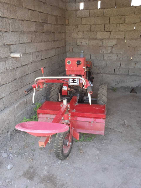 Zubr motoblok sotiladi