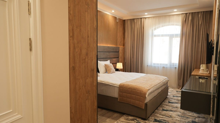 Bez zaks Gastinsa. Hotel 350 mingdan