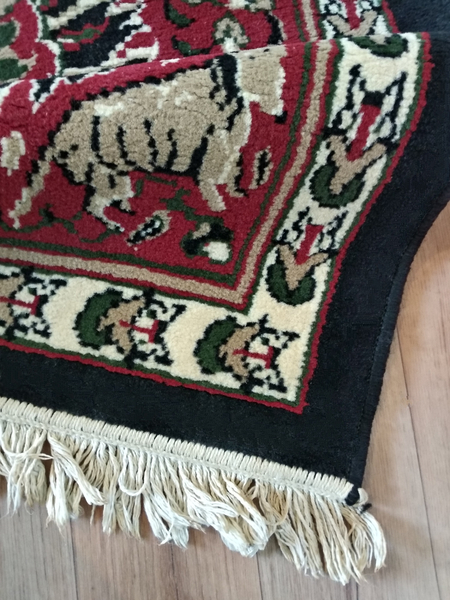 Продаётся ковёр небольшой