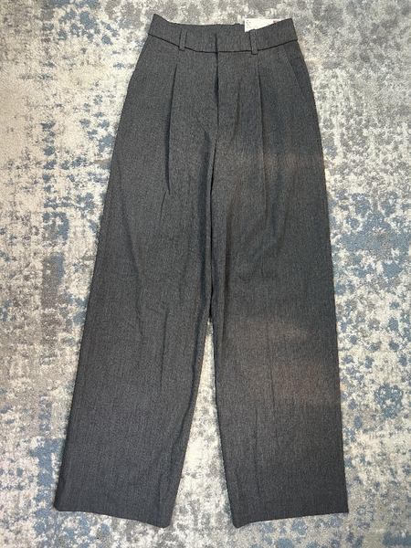 Uniqlo slacks shim sotiladi.
