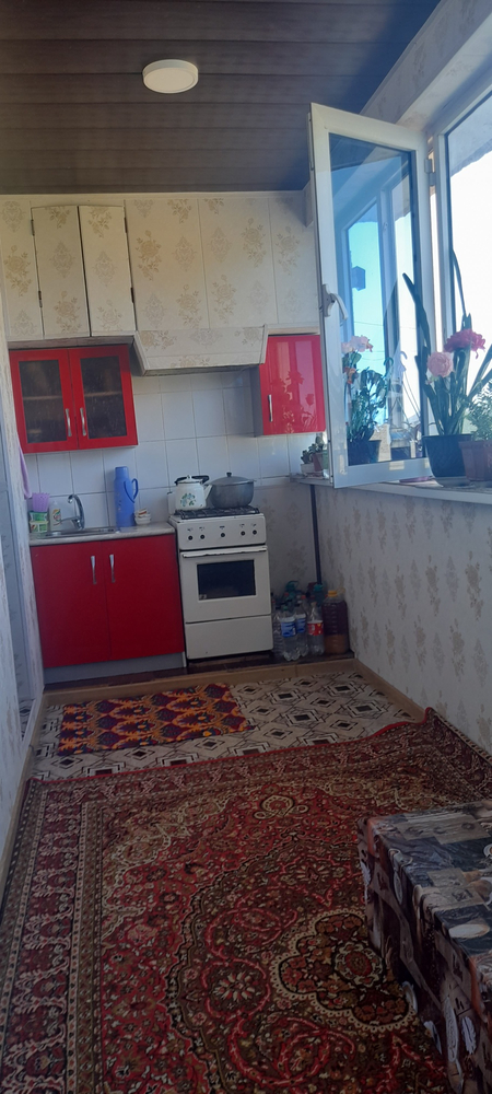 Qarshi shahri markazidan Paxtazor 61 uy 15 xonadon 4xonali uy sotiladi