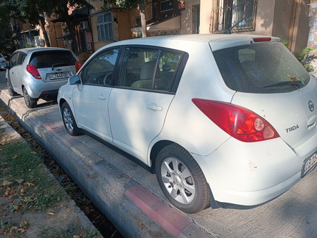 Продаю Nissan tida