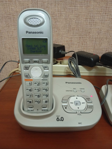Продам радиотелефон PANASONIC три трубки на один телефонный номер.
