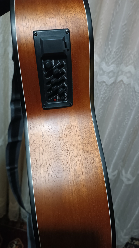 Ekvalayzerlik Akustik gitara