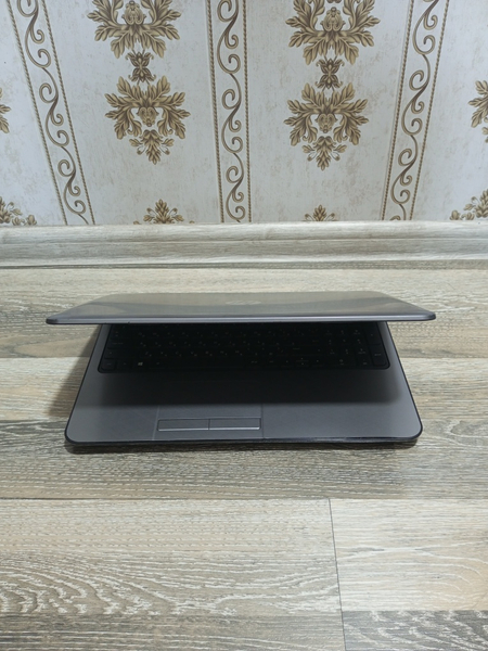 Hp ofisnoy noutbuk 4/500GB