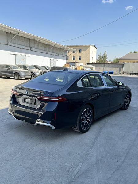 BMW i5 35L (+доп опции) AVTOKREDIT!
