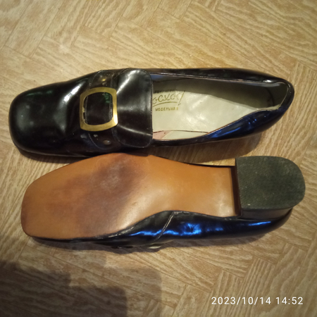 Продаю женские туфли
