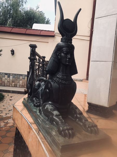 Статуя  Богини Исиды