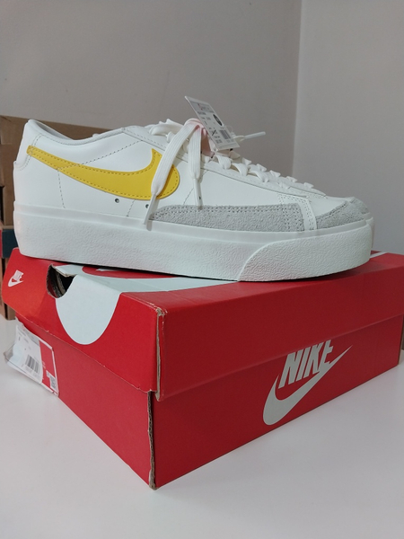 Женские кроссовки  nike