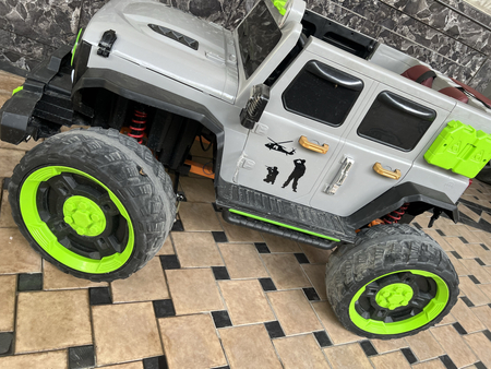 Detskiy moshina Jeep