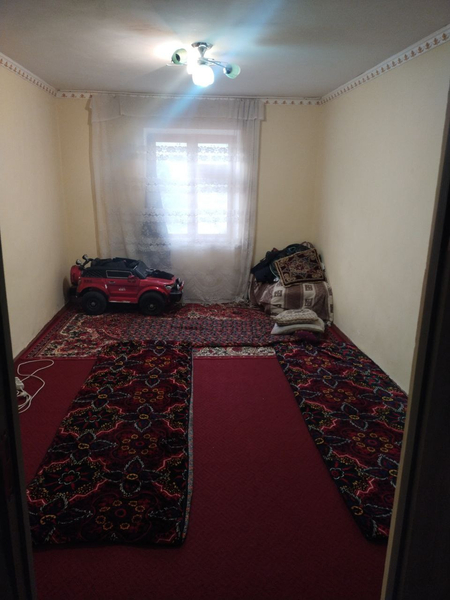 Shaxar markazidan 3 xonali kvartira srochni sotiladi