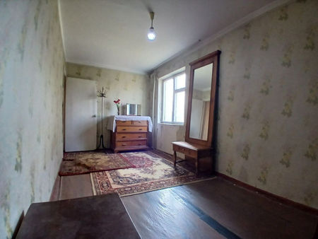 Квартира сотилади 4 кавтлик уйни 3 кавати  2 хоналик