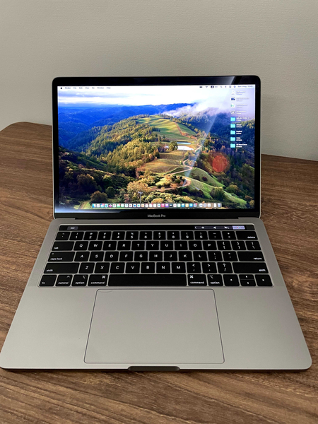 Macbook pro 2020 core i5/8 256GB , 4 thunderbolt port , touch bar