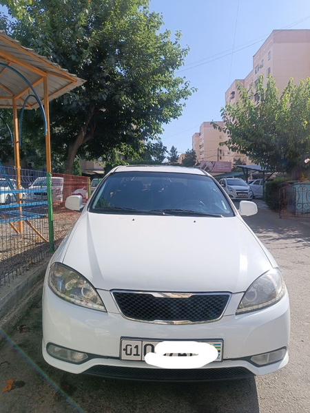 Gentra avtomat sotiladi