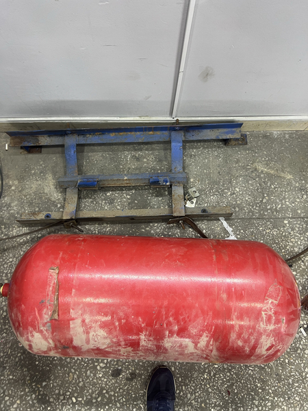 Gaz balon sotiladi 90tali kop yurilmagan