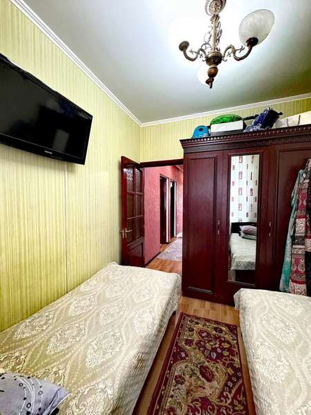 Срочно продаётся квартира Феруза ЭКО базар 4/3/4 бал 2×6 всё остаётся