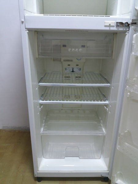 Бытовая техника холодильник