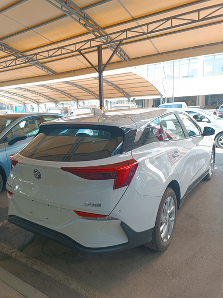 BUICK VELITE 6 \\n\\nYili: 2024\\nYurish masofasi: 430KM\\nUzunligi: 4673\\nKeng